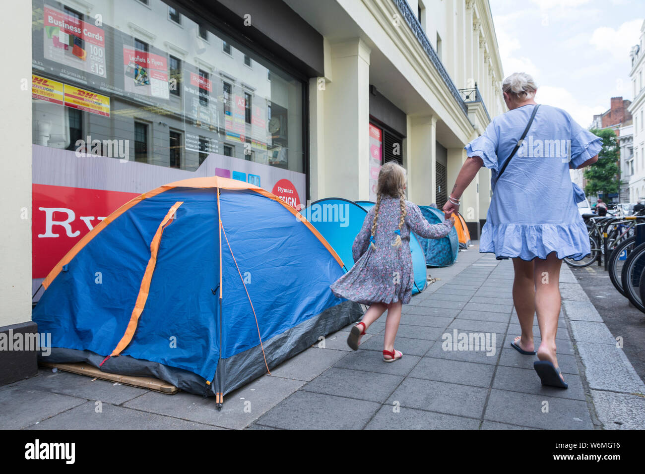Homeless sleeping in doorways hi-res stock photography and images - Alamy