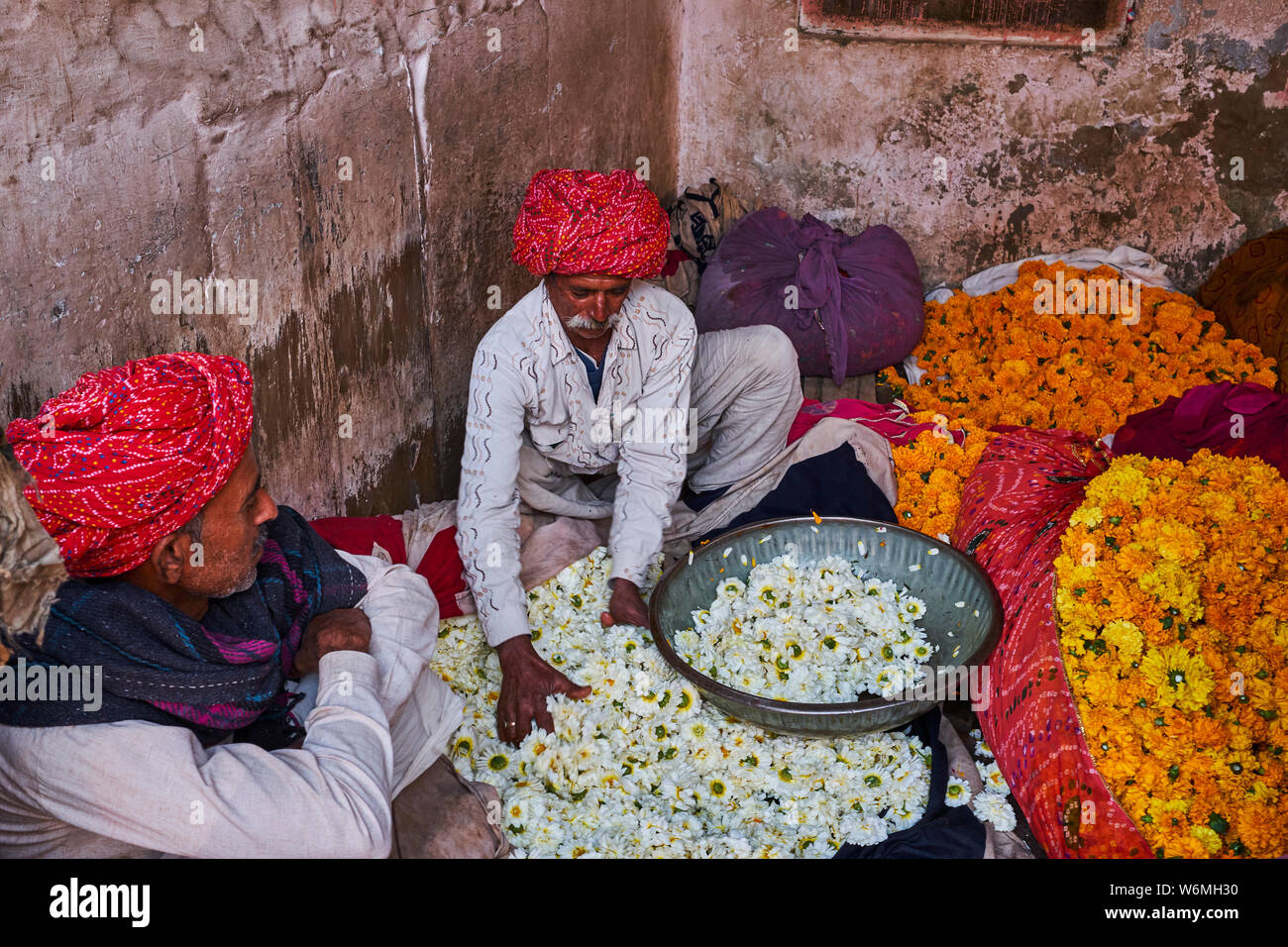 India, Rajasthan, Jaipur, flower market Stock Photo - Alamy