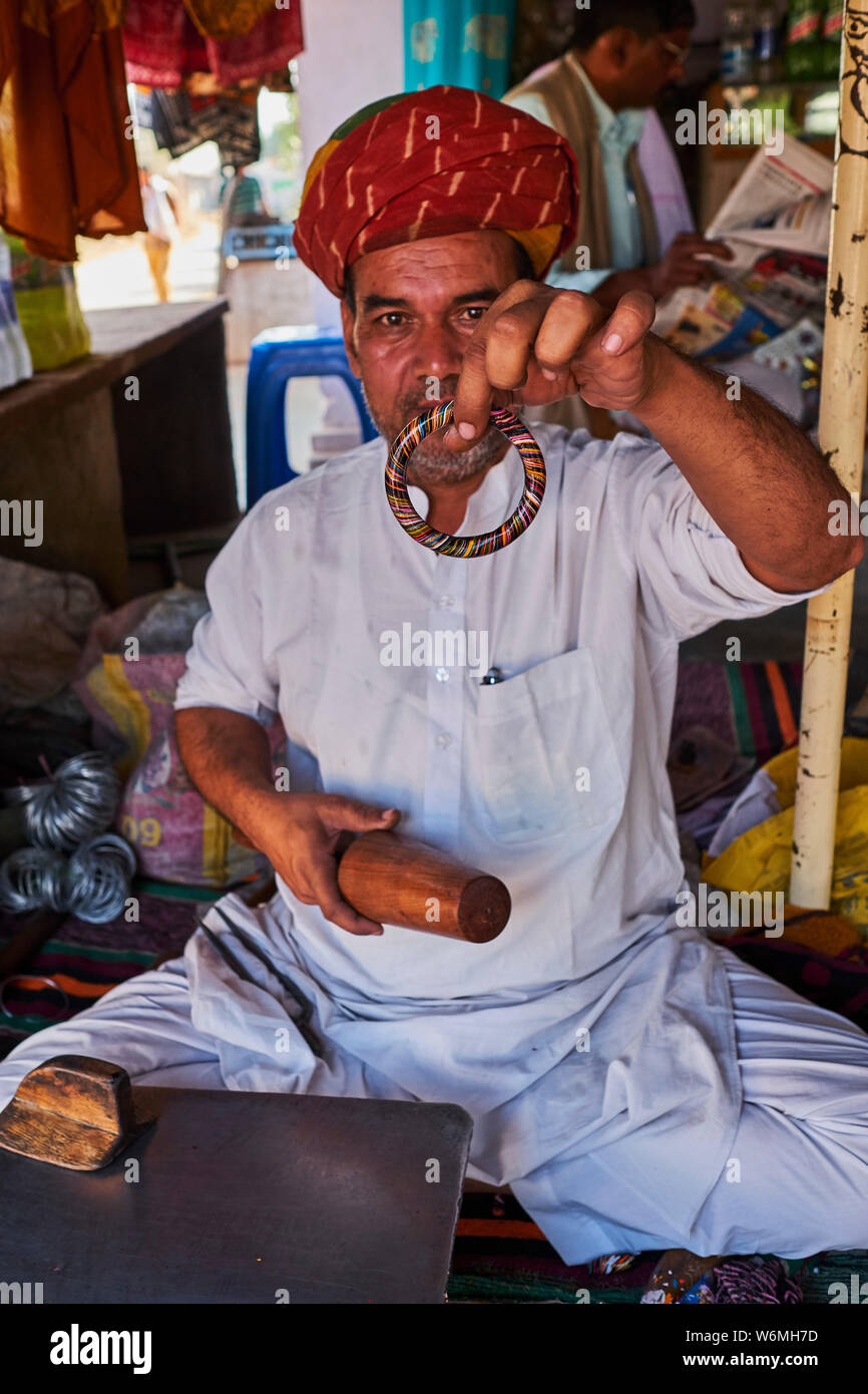 Bangle india hi-res stock photography and images - Alamy