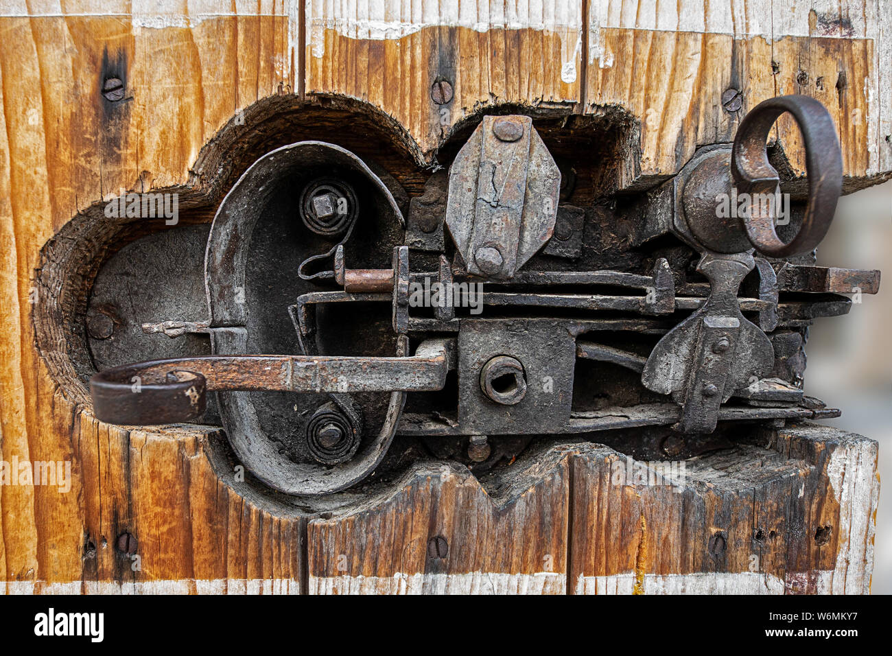 Ancient door lock hi-res stock photography and images - Alamy