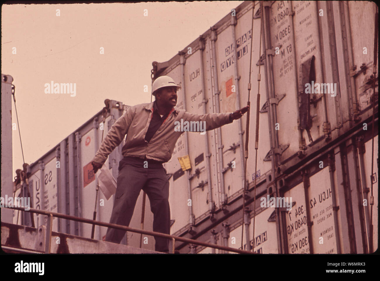 UNLOADING CONTAINER CARGO AT DUNDALK MARINE TERMINAL Stock Photo - Alamy