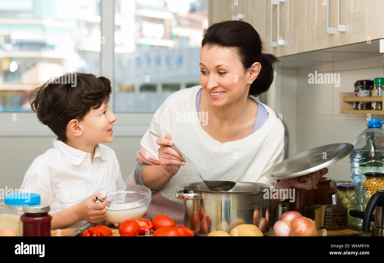Teen boy cooking dinner hi-res stock photography and images - Alamy