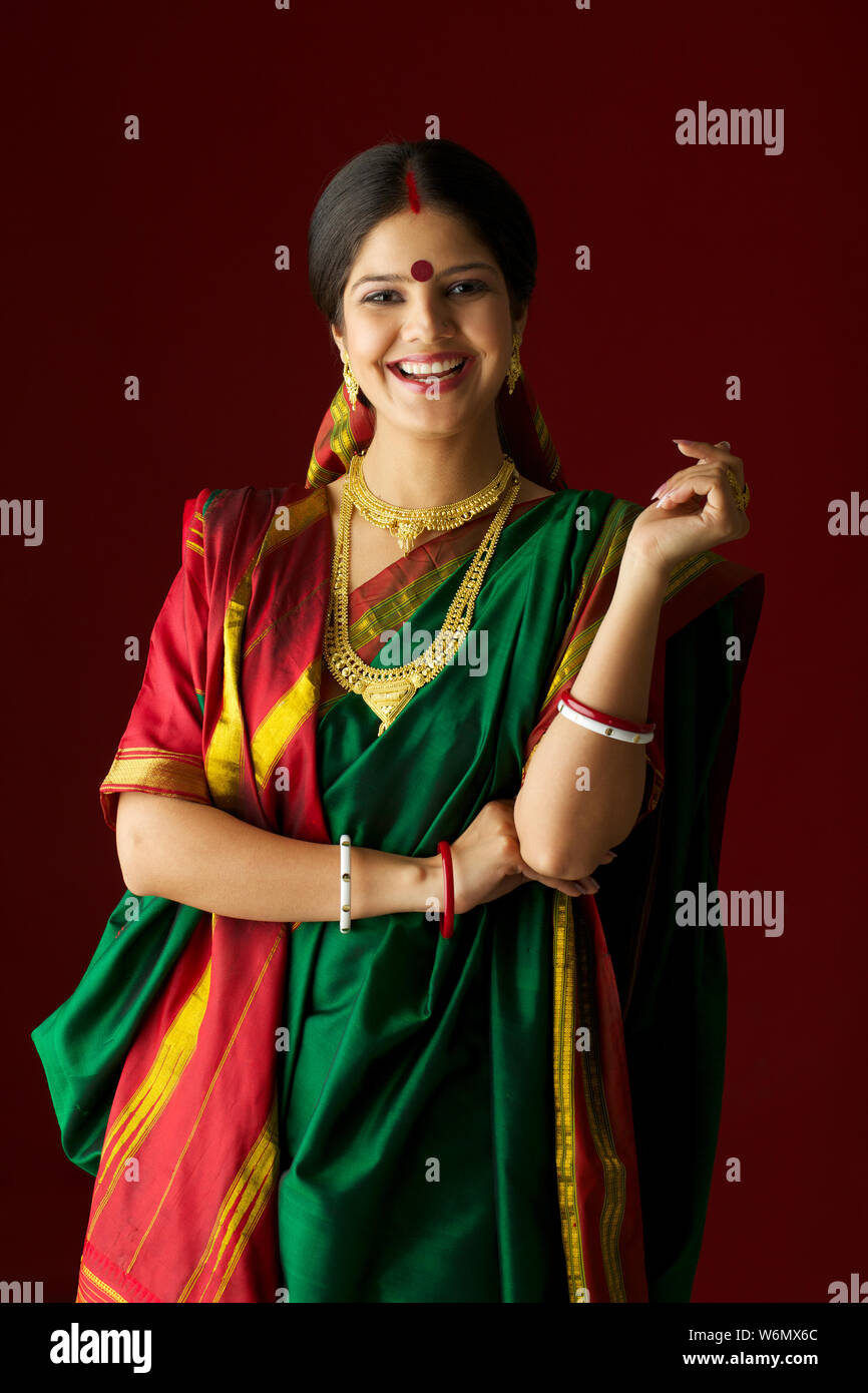 Bengali woman smiling Stock Photo - Alamy