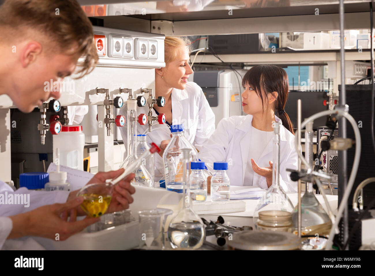 Scientific observation noting hi-res stock photography and images - Alamy