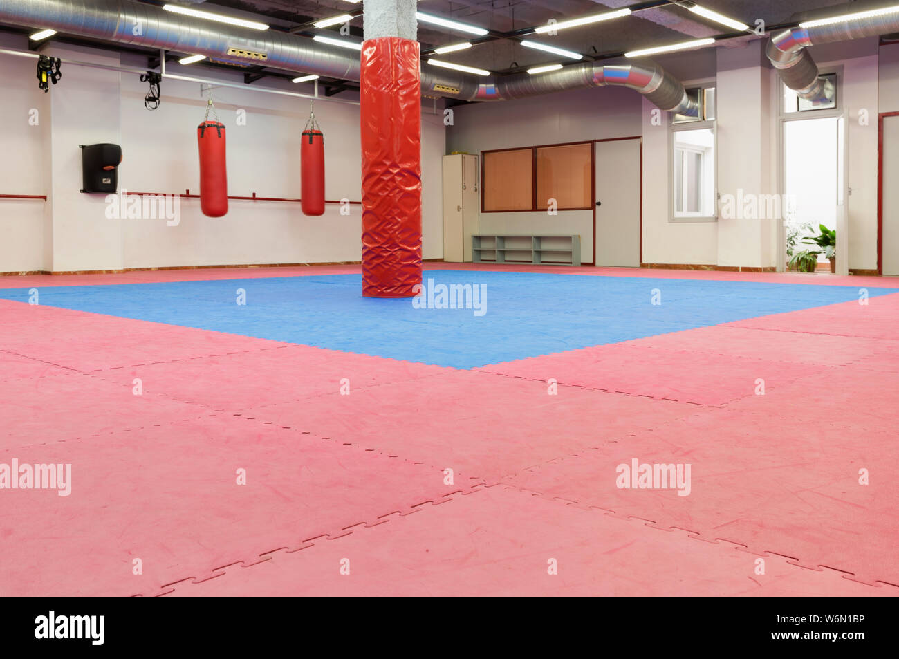 Boxing mat hi-res stock photography and images - Alamy