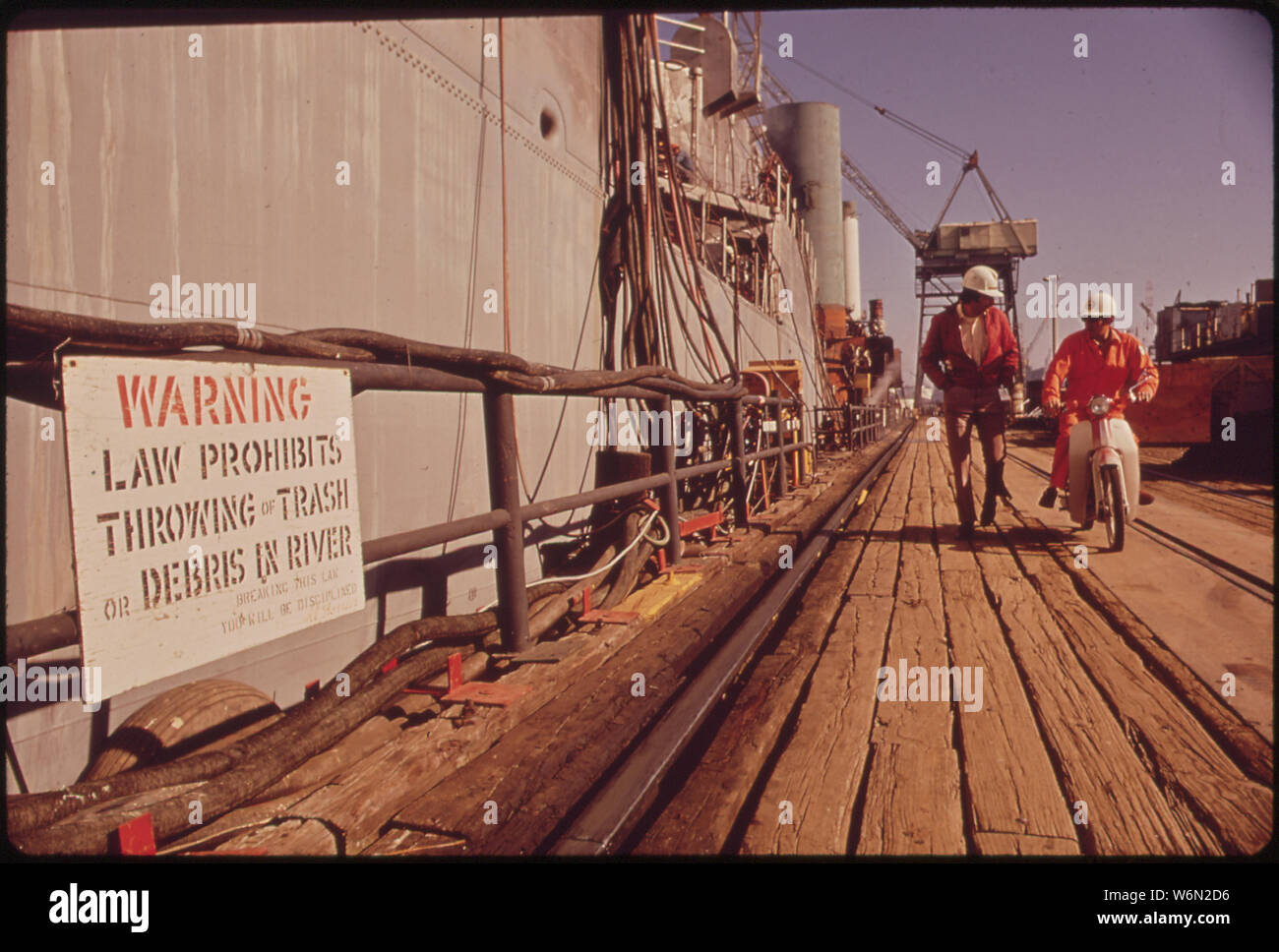 WARNING SIGN AT THE AVONDALE SHIPYARD Stock Photo - Alamy
