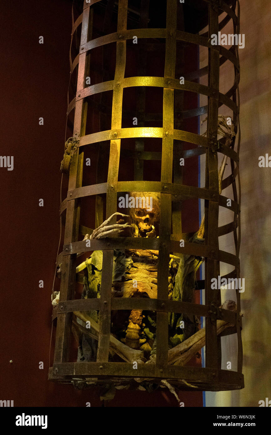 Skeleton prisoner hi-res stock photography and images - Alamy