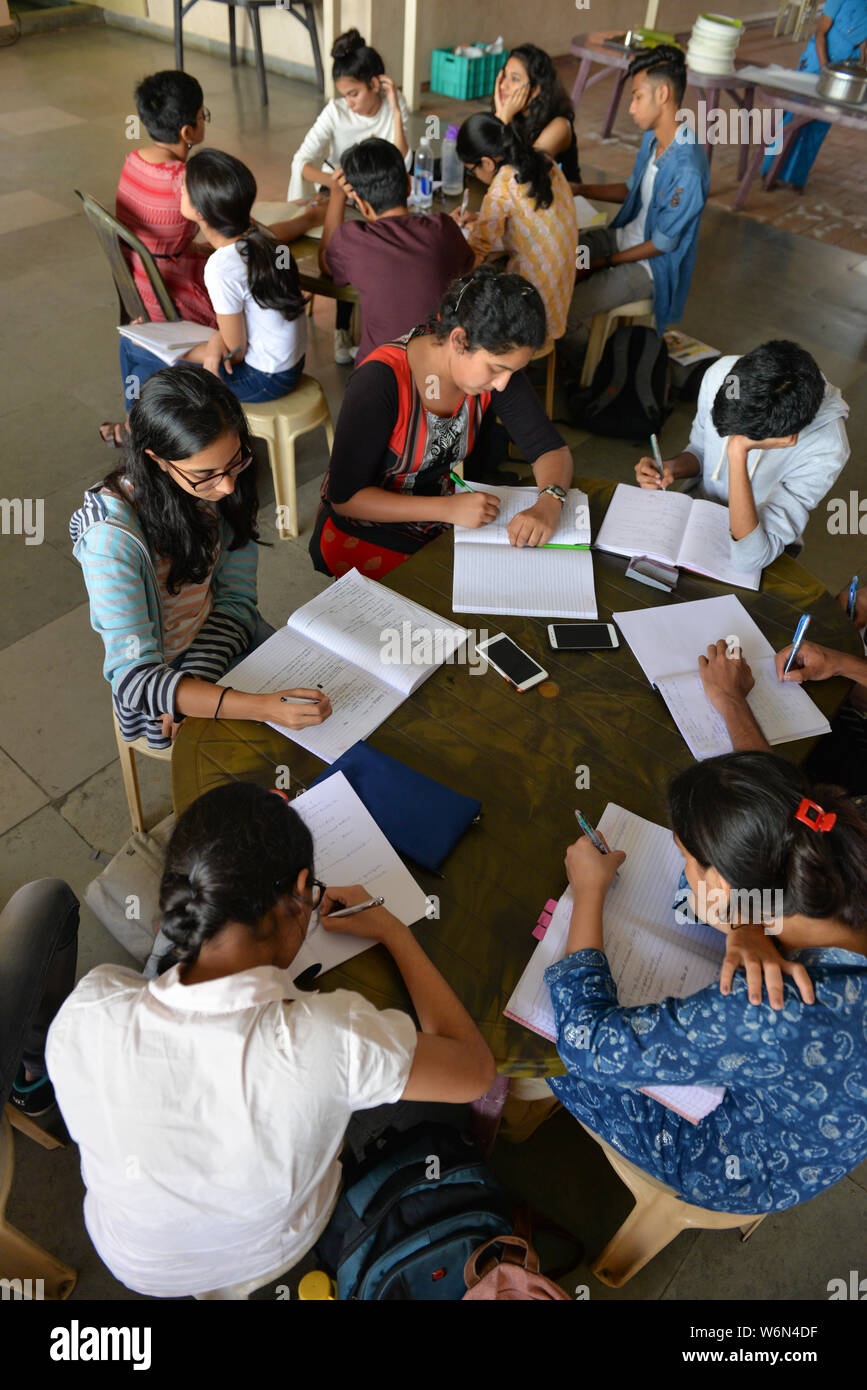 Students group work together classroom hi-res stock photography and ...