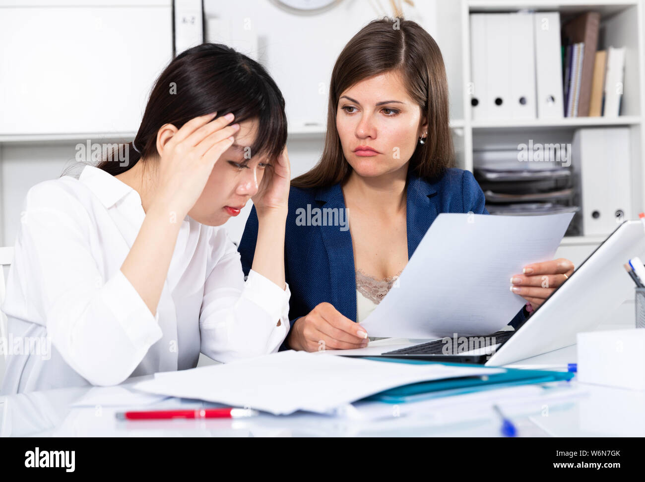 Upset faces hi-res stock photography and images - Alamy