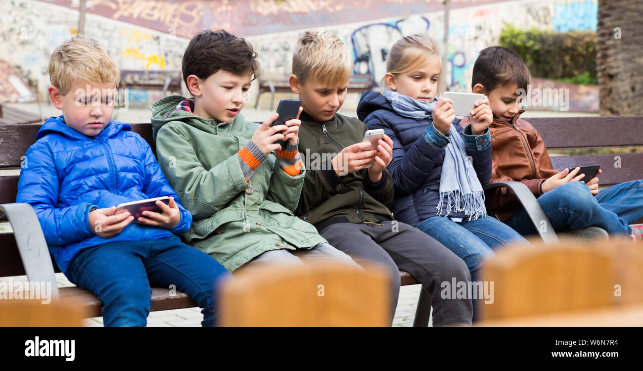 Children playing on smartphone outdoors Stock Photo - Alamy