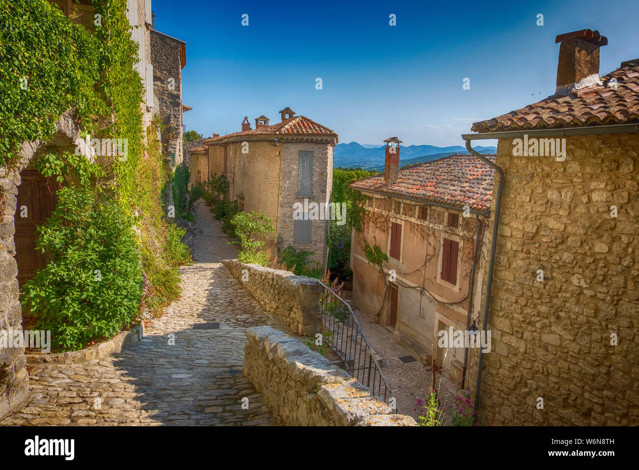 The hill village of Crestet in summer, Provence-Alpes-Cote d’Azur ...