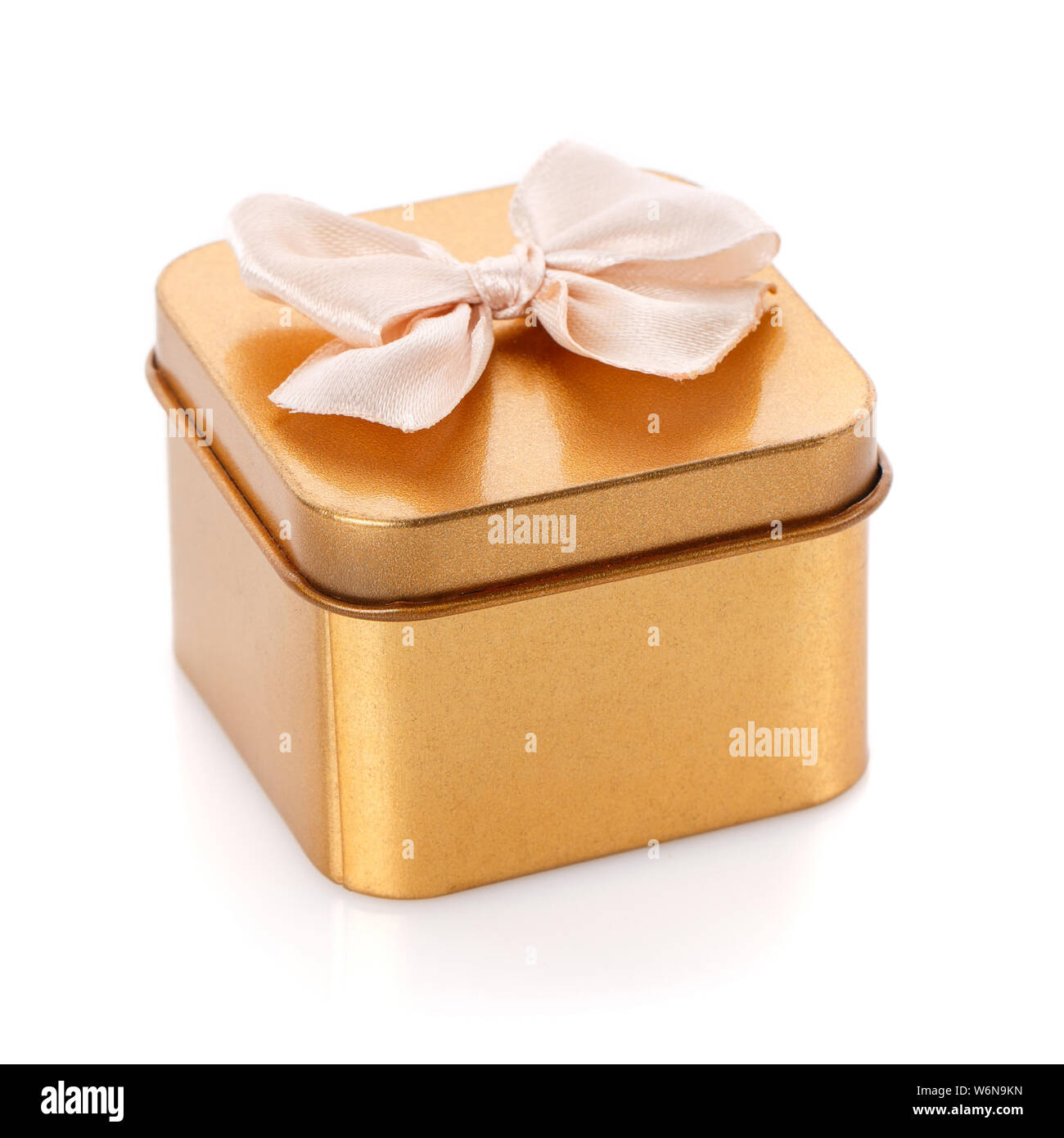 Single gold gift box with bow isolated Stock Photo - Alamy