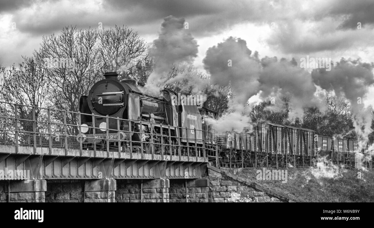 Schools class steam engine hi-res stock photography and images - Alamy