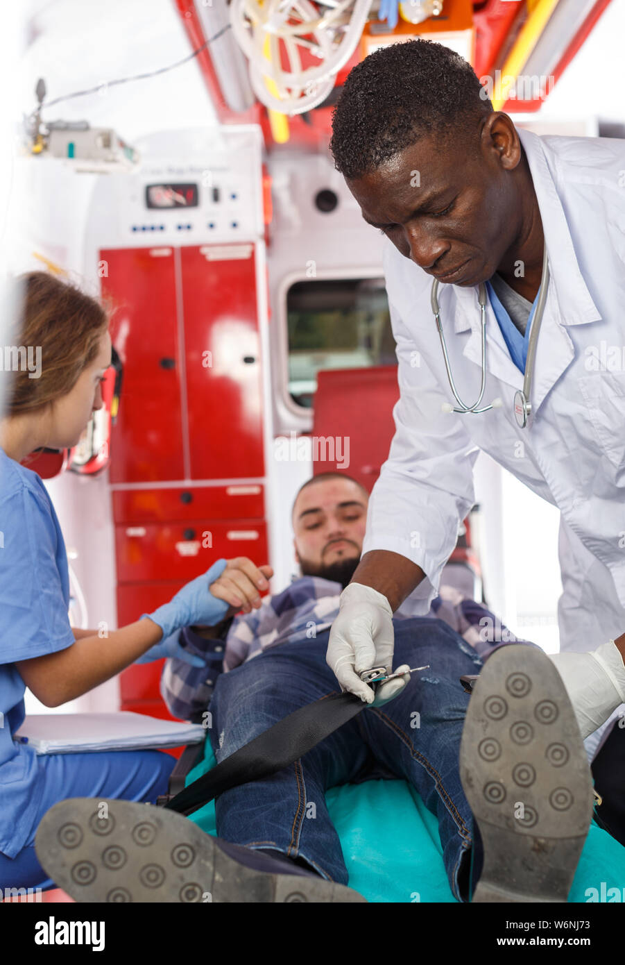 Moving patient stretcher hi-res stock photography and images - Alamy