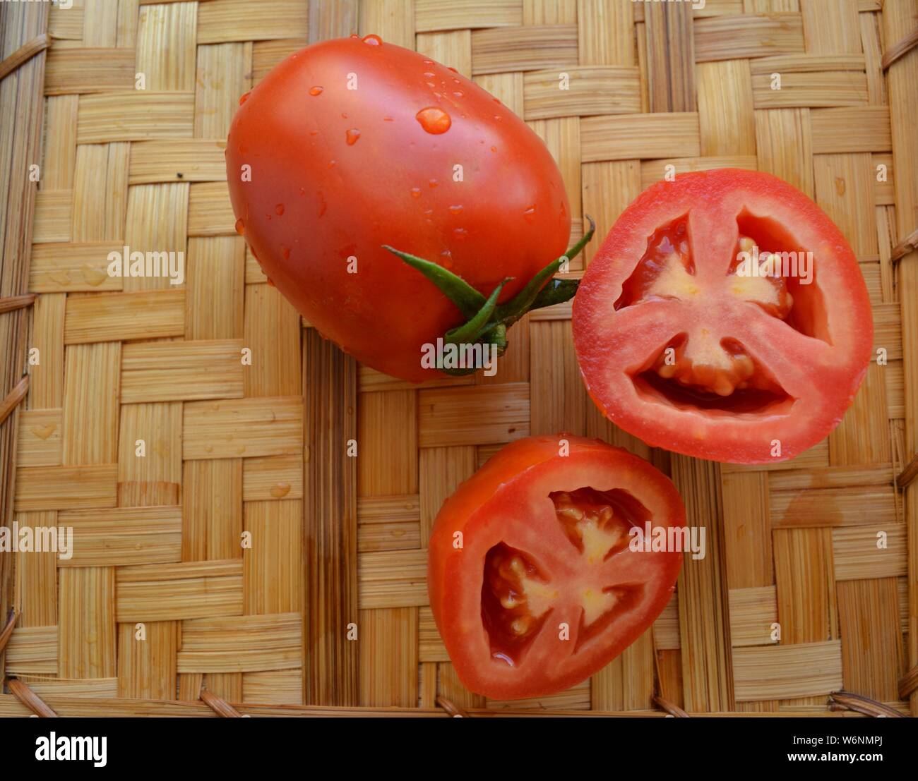 Tomato crop hi-res stock photography and images - Alamy