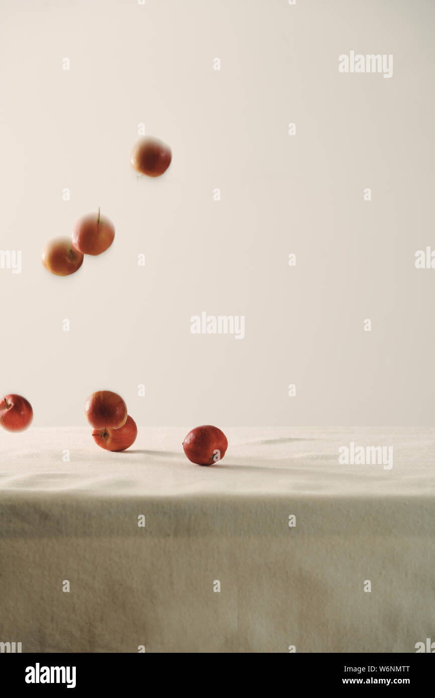 Falling apples hi-res stock photography and images - Alamy