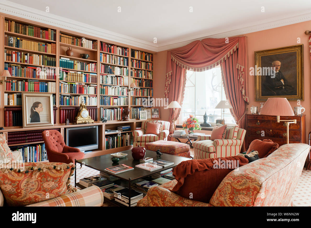 Victorian style living room Stock Photo - Alamy
