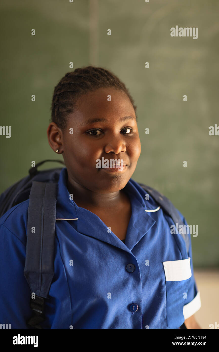 Portrait of a smiling elementary school girl Stock Photo - Alamy