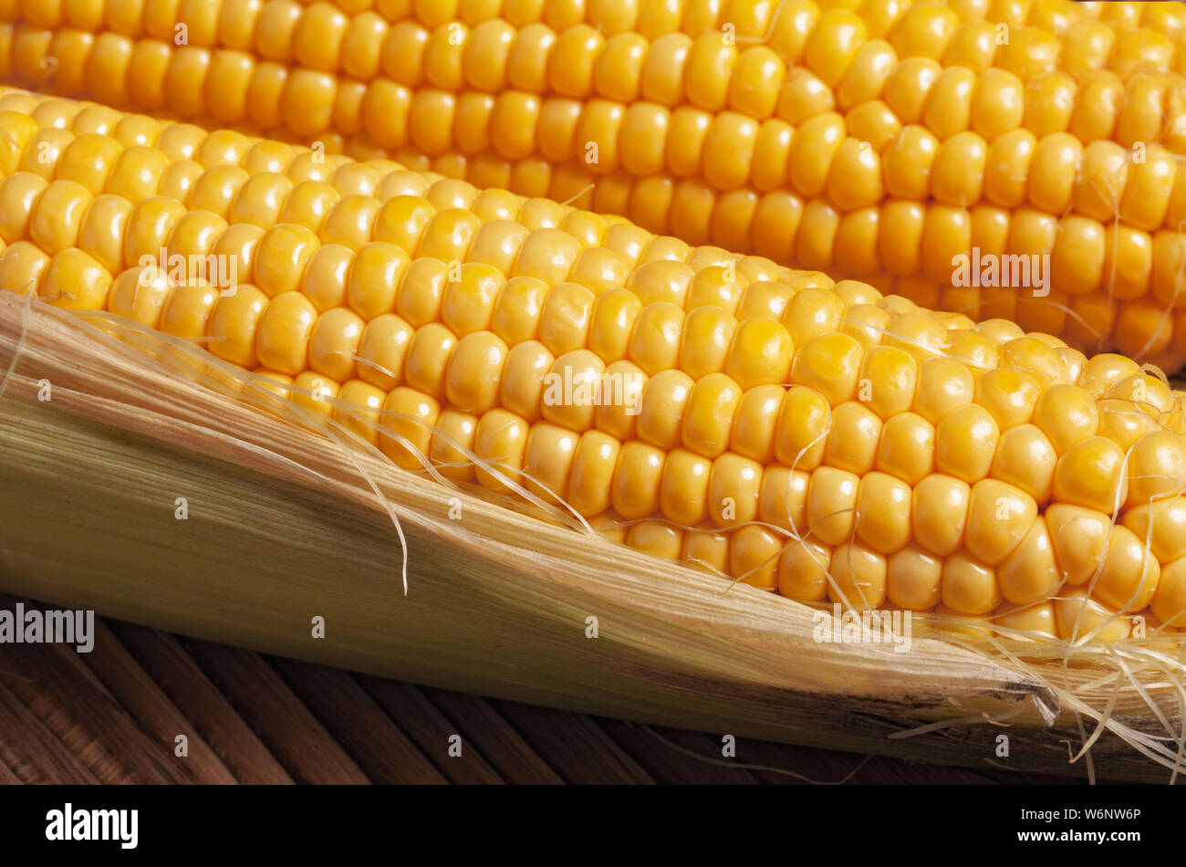 macro Fresh sweet organic corn on wooden rustic table. Healthy eating ...