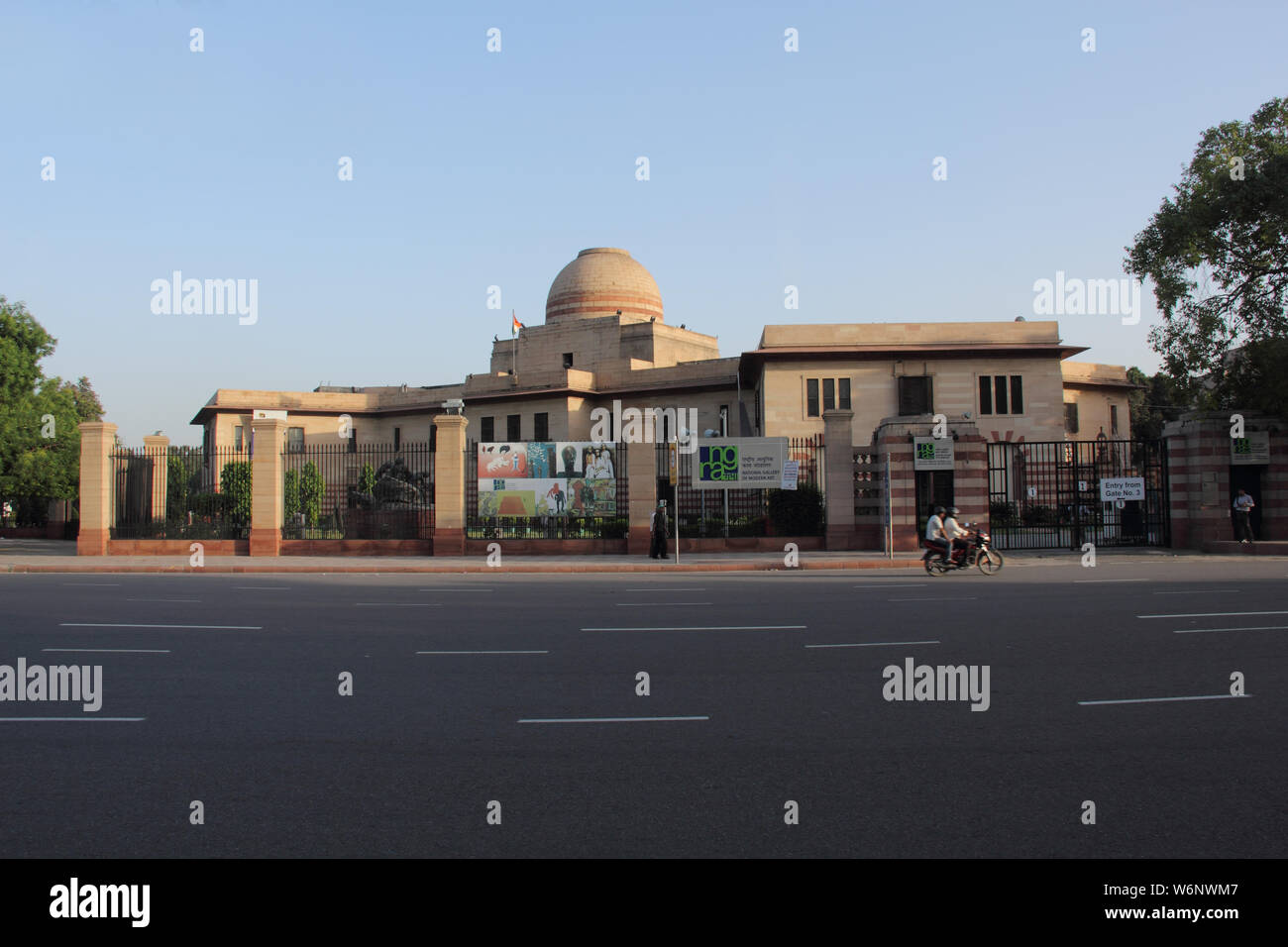 Art museum along a road, National Museum, Janpath, New Delhi, India ...