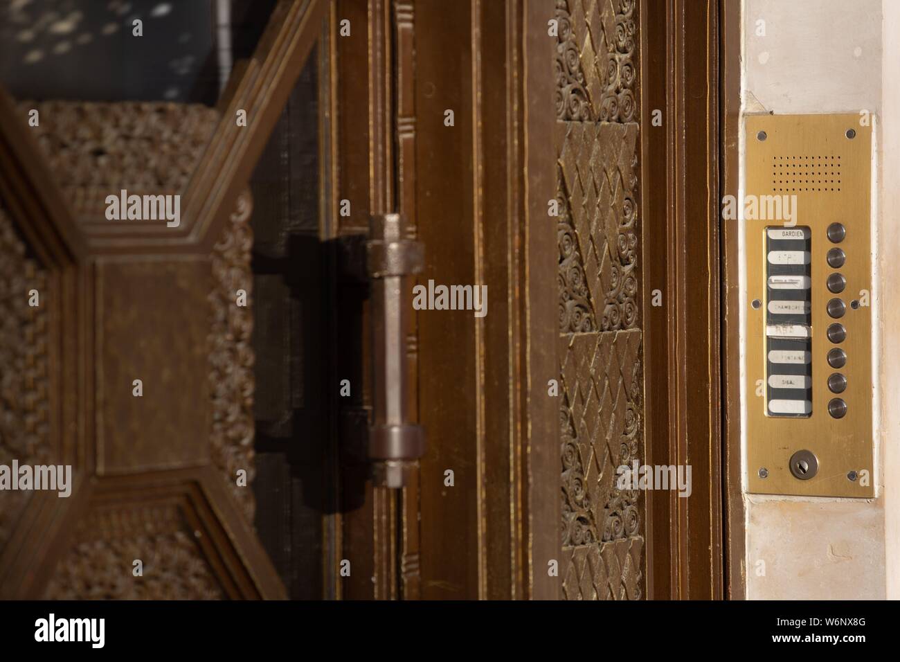 Middle class building hi-res stock photography and images - Alamy