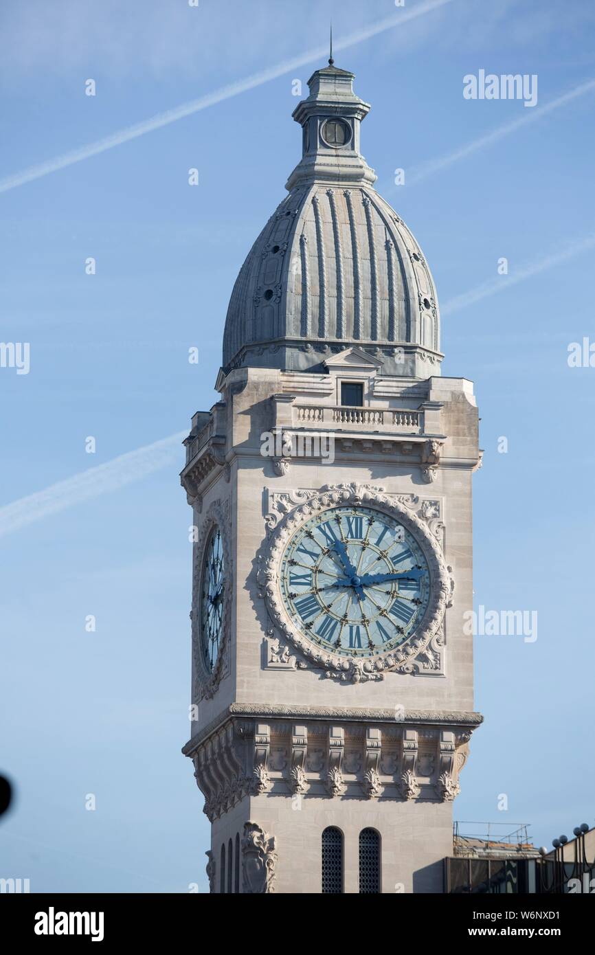 Paris, 12th arrondissement, Gare de Lyon Stock Photo - Alamy