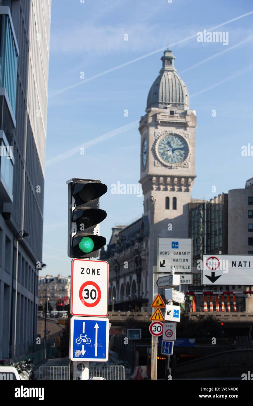 Paris, 12th arrondissement, Gare de Lyon Stock Photo - Alamy