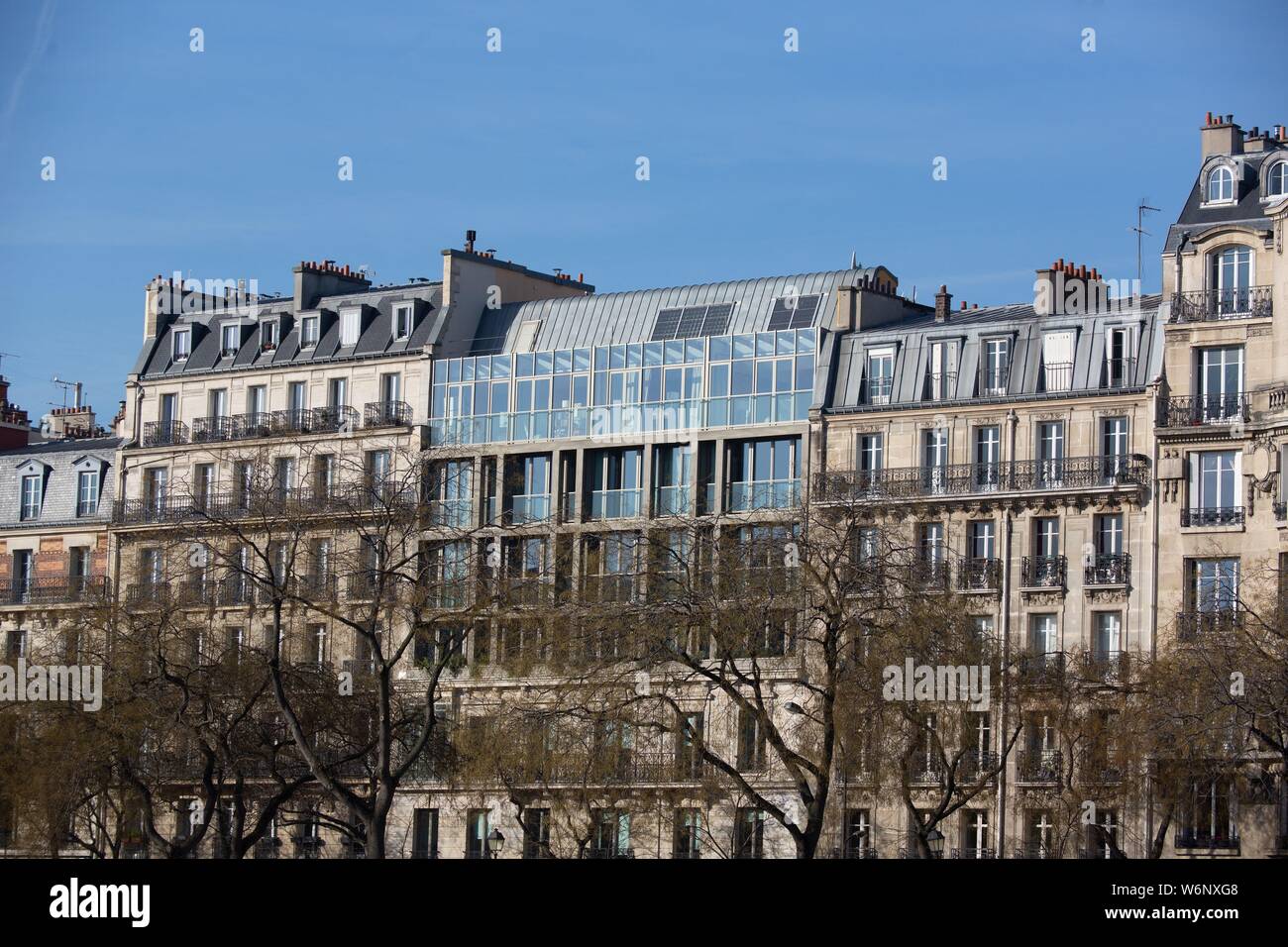 Paris bourdon hi-res stock photography and images - Alamy
