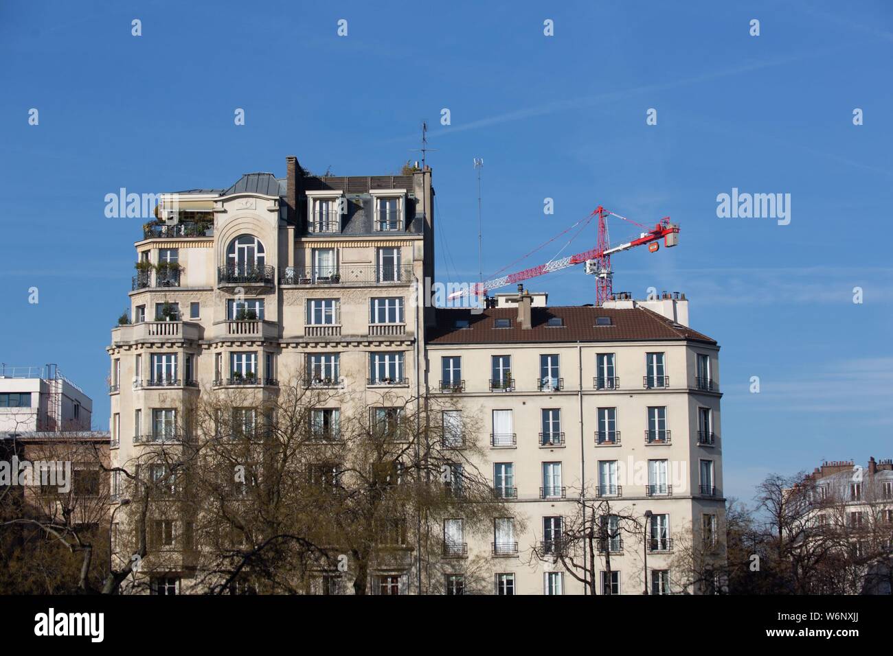 Paris 4th arrondissement, Boulevard Bourdon, facades d'buildings et ...