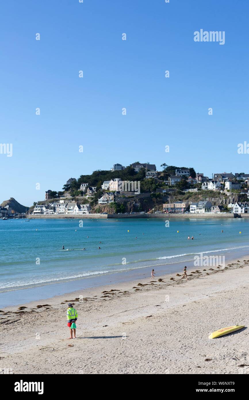 Côtes d'Armor, Pleneuf Val André, large beach Stock Photo - Alamy