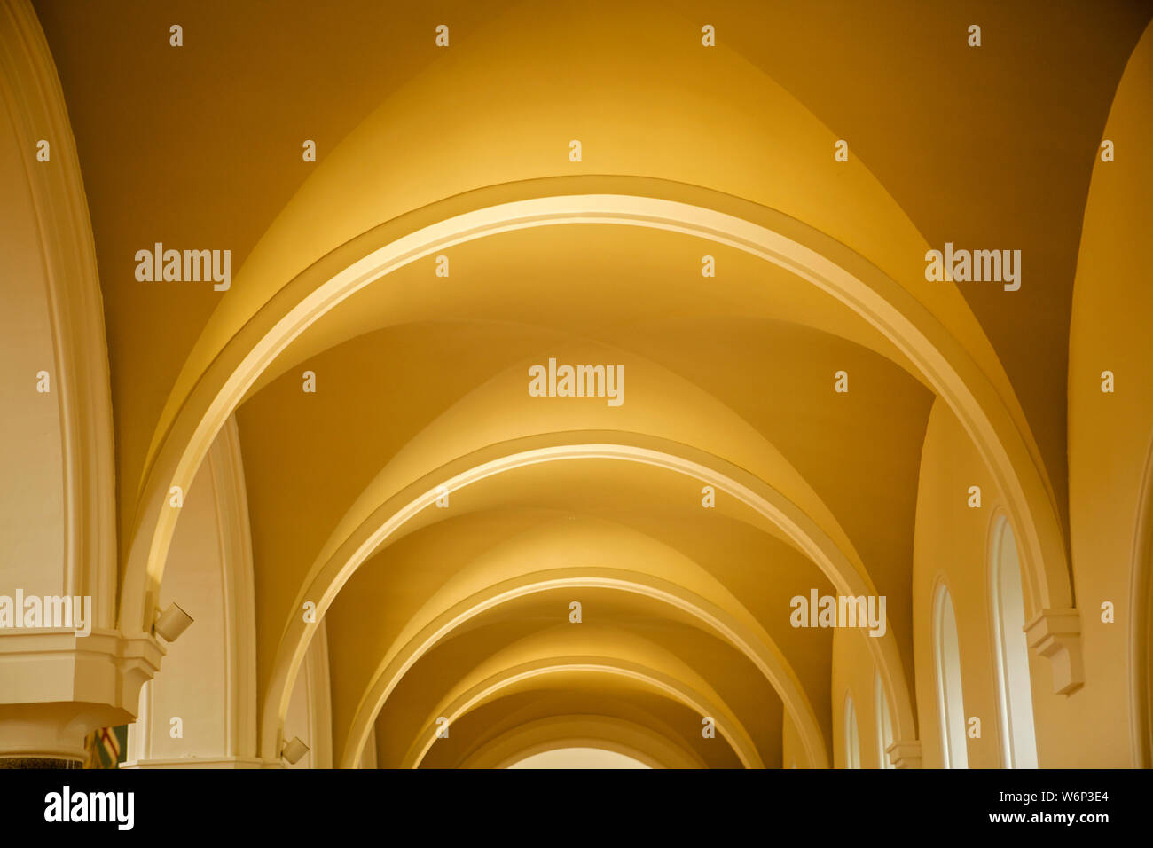 Church arches hi-res stock photography and images - Alamy