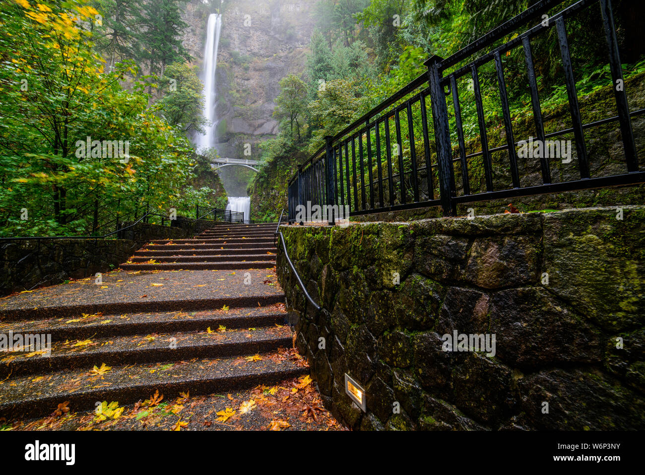 Portland oregon multnomah falls autumn hi-res stock photography and ...