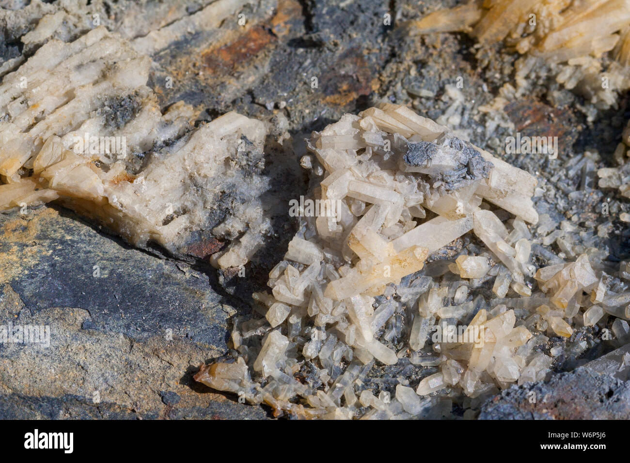 Close up of Quartz formations on rocks Stock Photo - Alamy