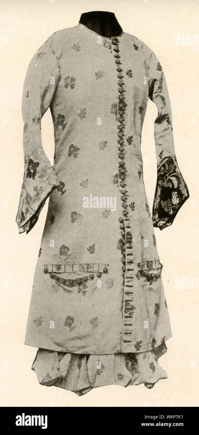 Tudor colours clothes hi-res stock photography and images - Alamy