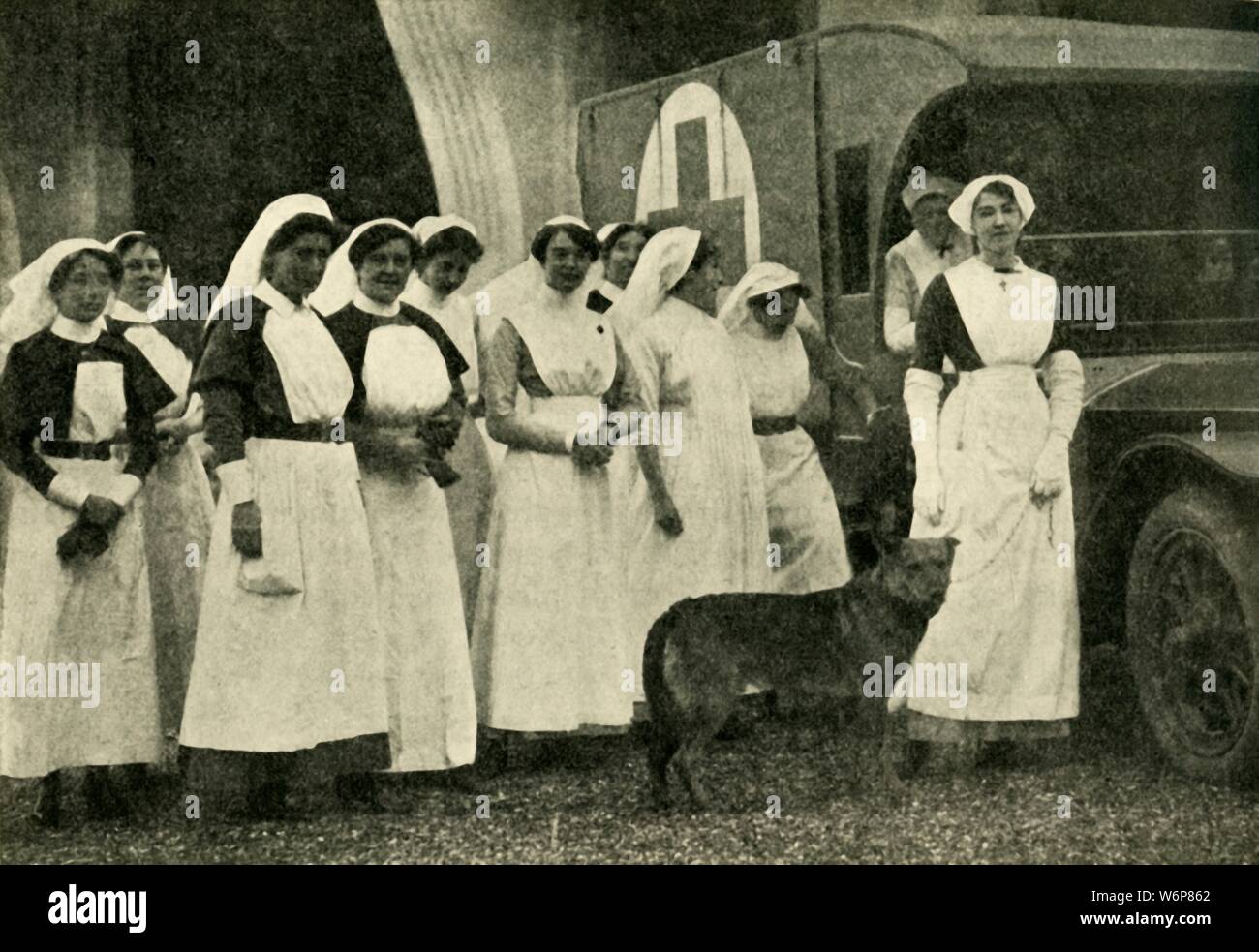 The Duchess of Westminster with nurses, Le Touquet, First World War ...