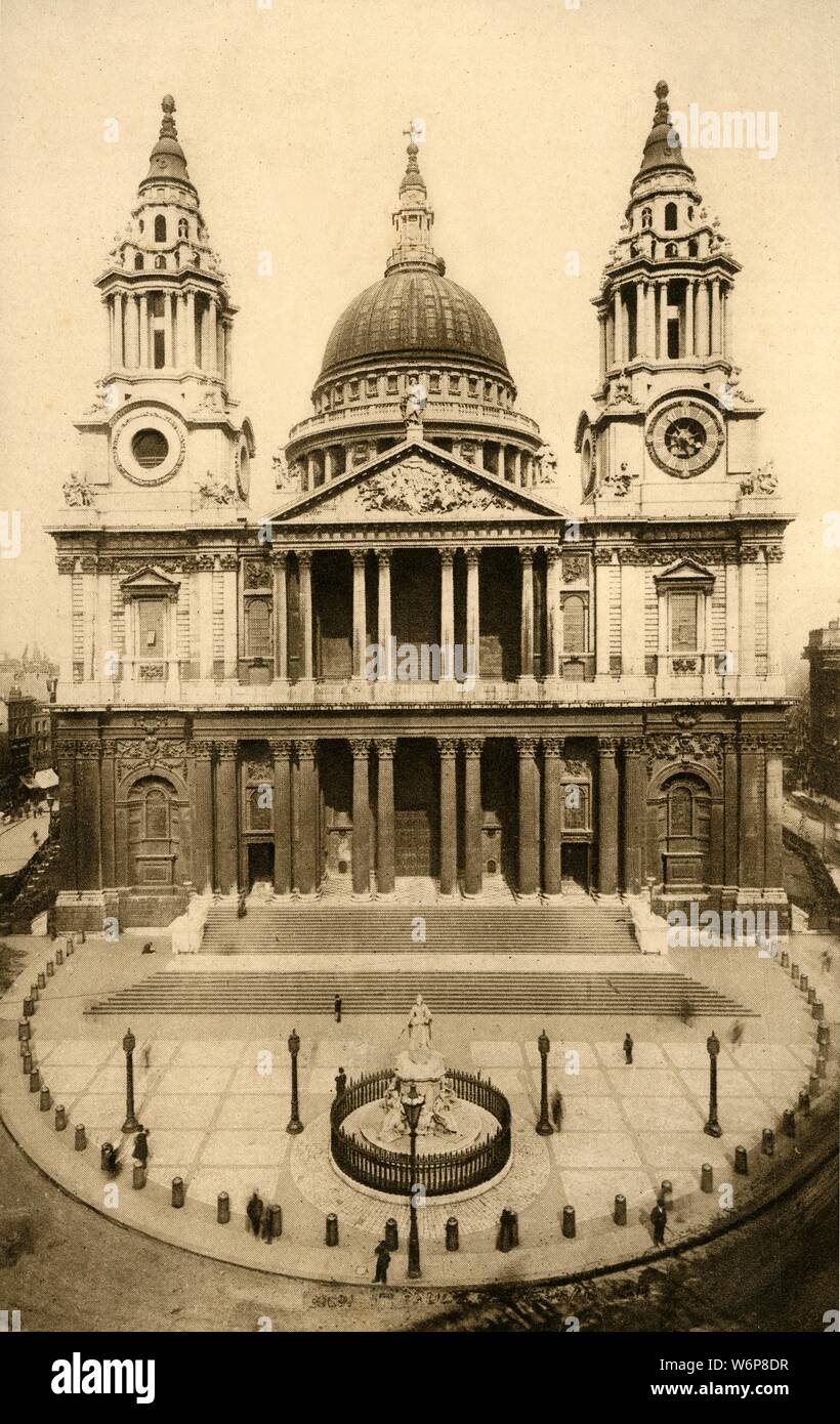St. Paul's Cathedral, London, c1924. Sir Christopher Wren's great domed ...