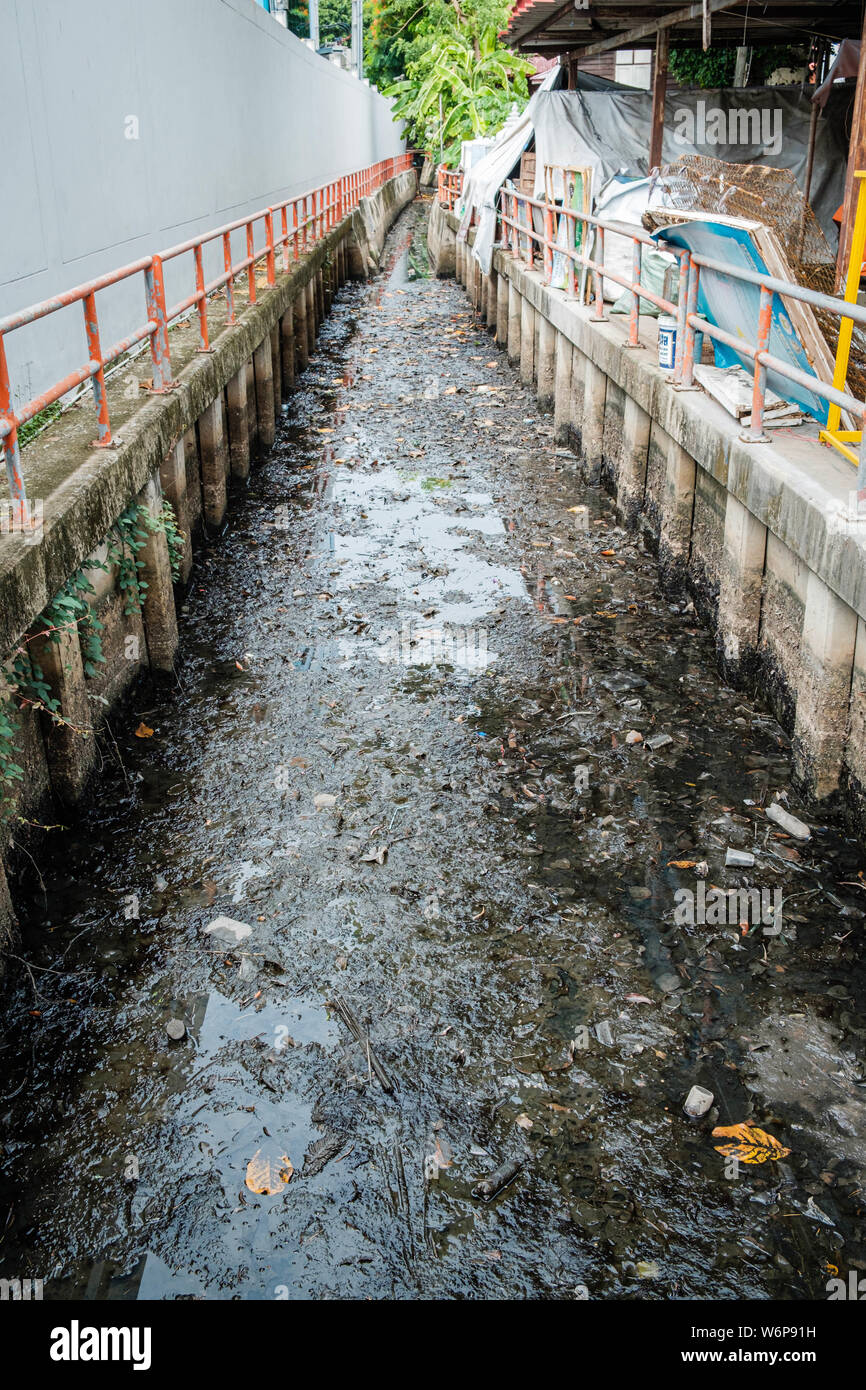 Plastic waste river asia hi-res stock photography and images - Alamy