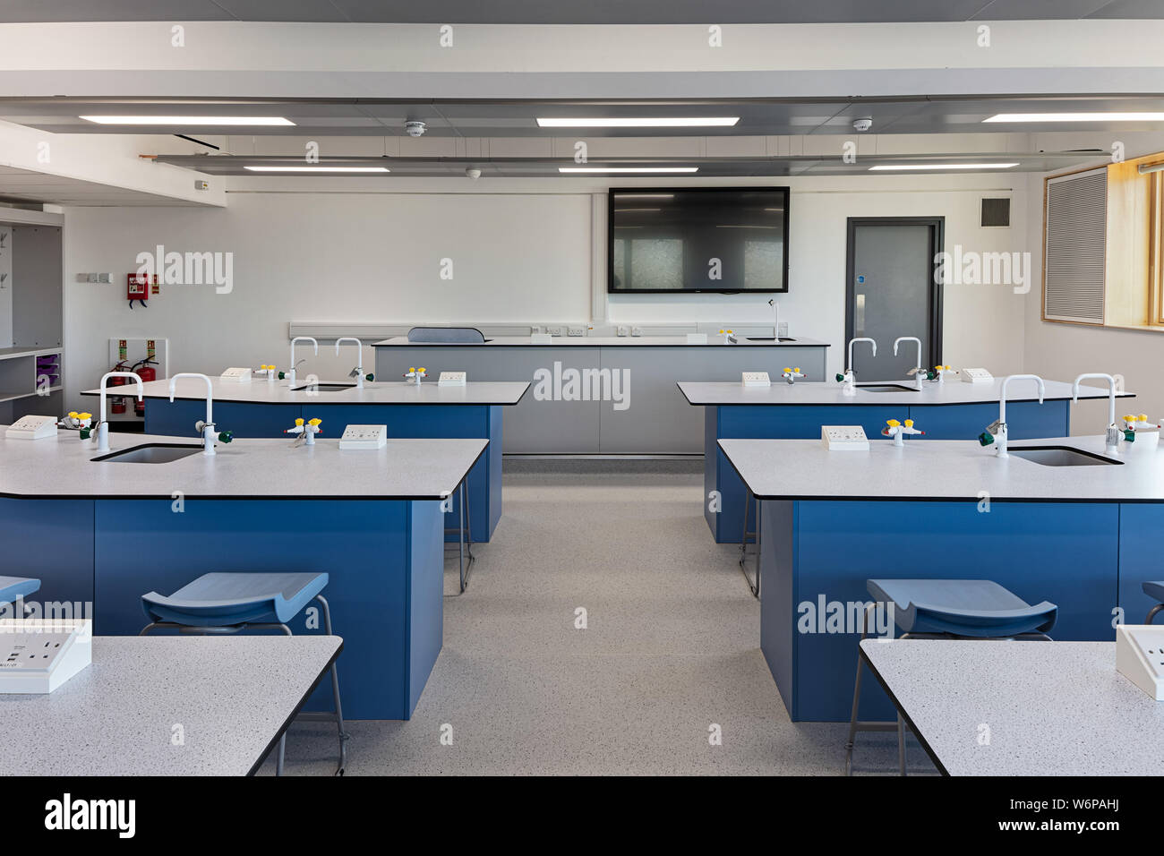 Empty college classroom hi-res stock photography and images - Alamy