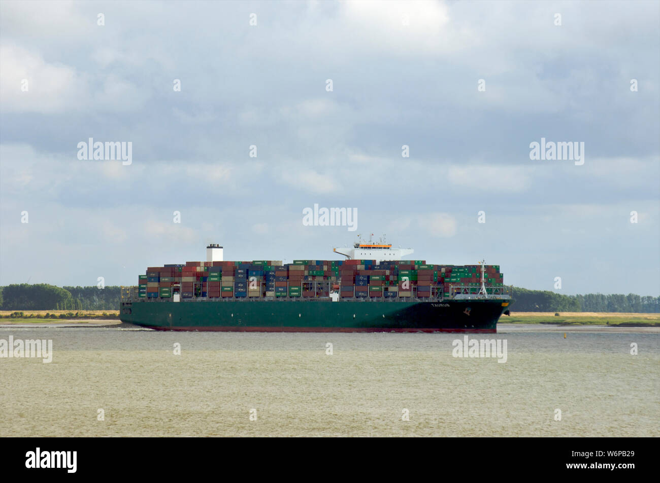 A fully loaded large container ship making its way over the Western ...