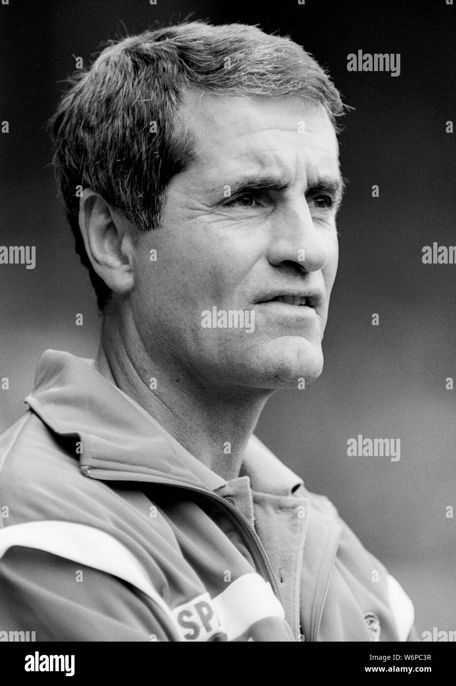 FRANK MCLINTOCK, MILLWALL FC MANAGER, 1989 Stock Photo - Alamy