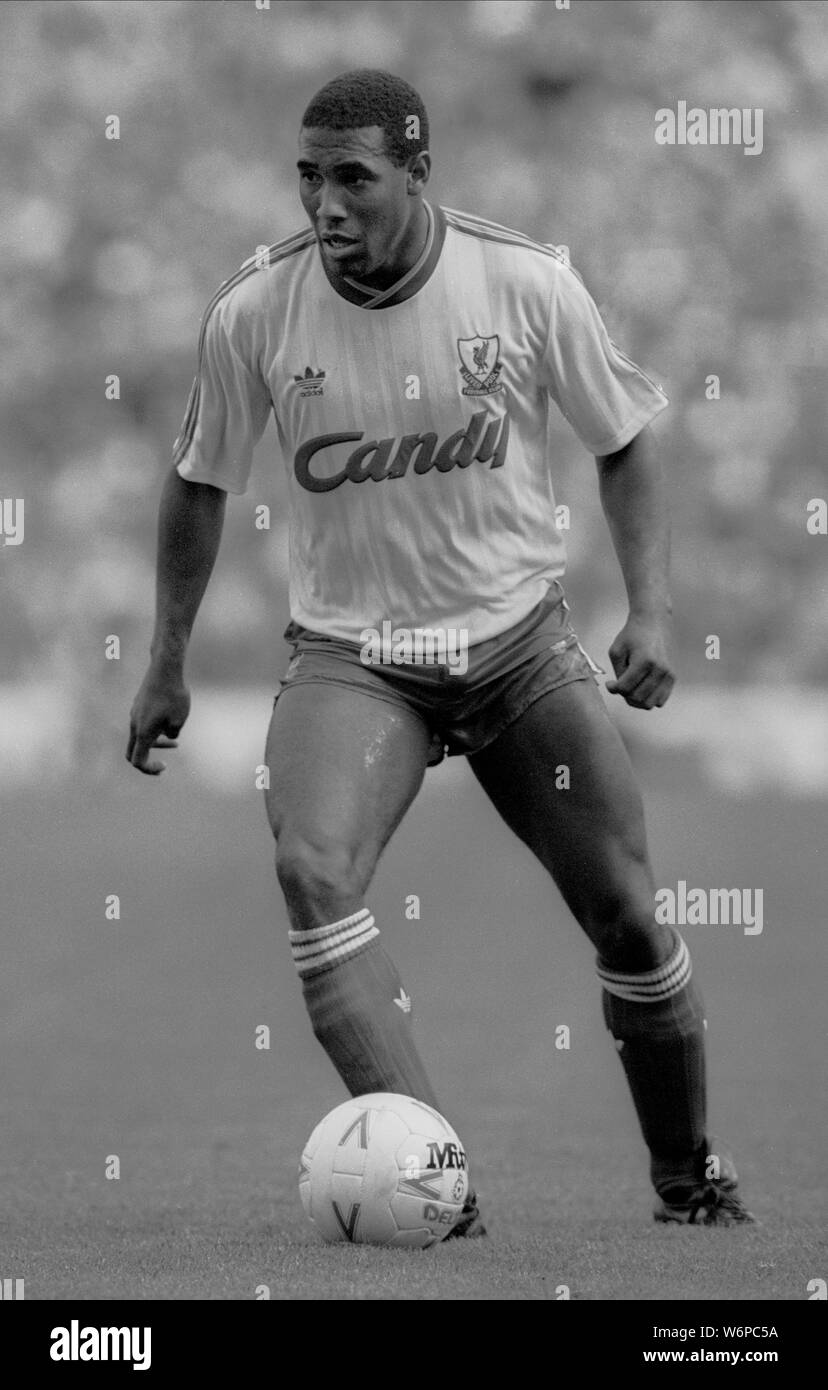 John barnes liverpool 1988 hi-res stock photography and images - Alamy