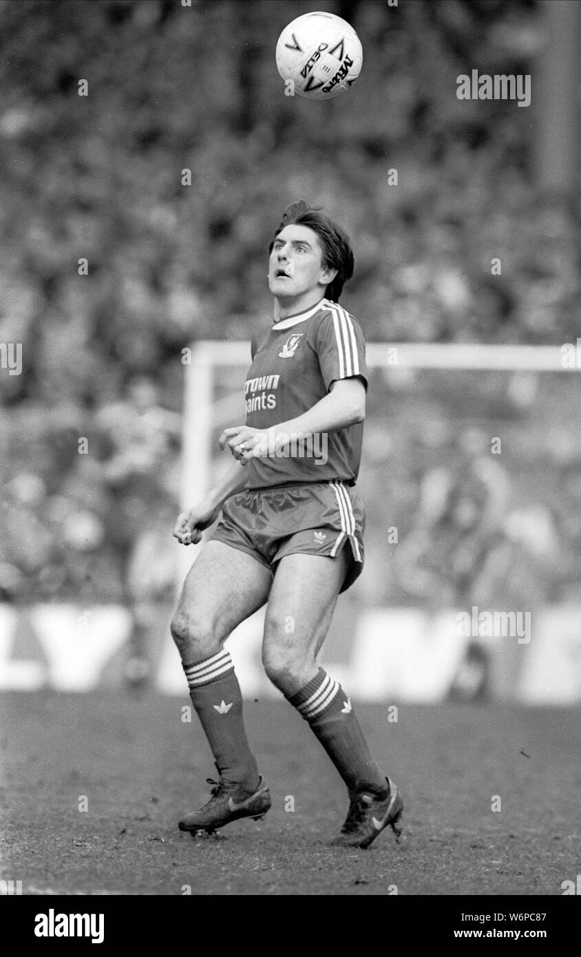 Peter beardsley liverpool hi-res stock photography and images - Alamy