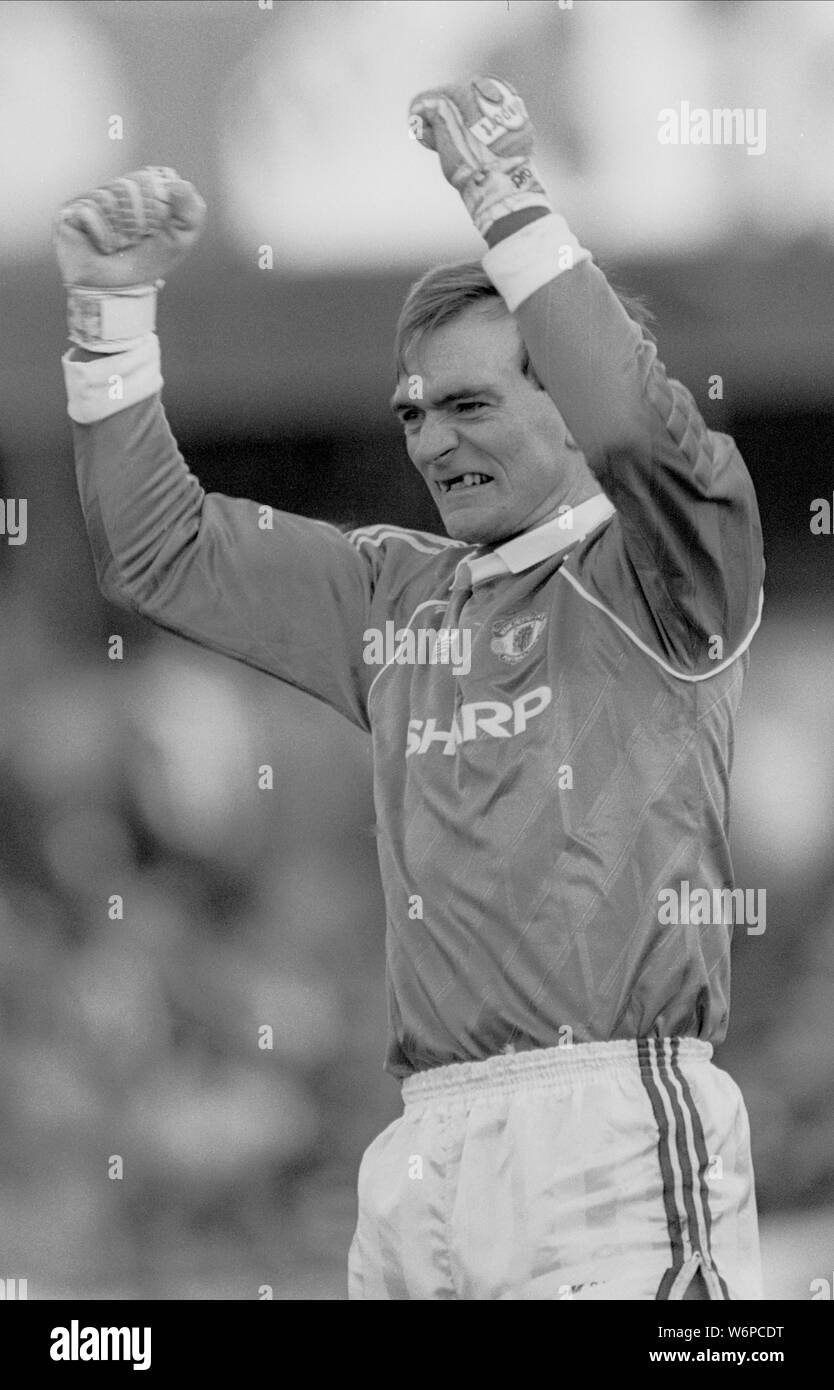 JIM LEIGHTON, MANCHESTER UNITED FC, 1990 Stock Photo - Alamy