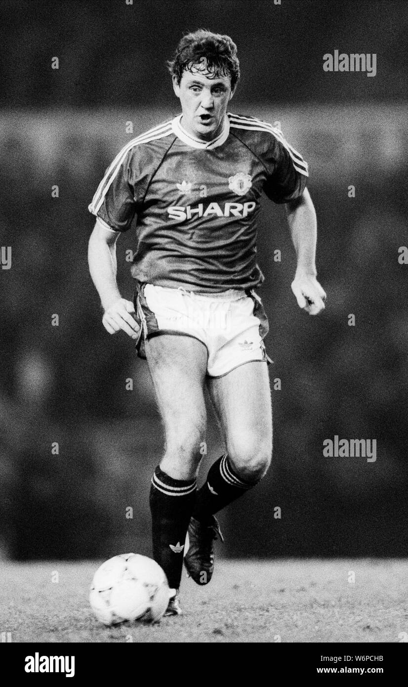 STEVE BRUCE, MANCHESTER UNITED FC, 1990 Stock Photo - Alamy