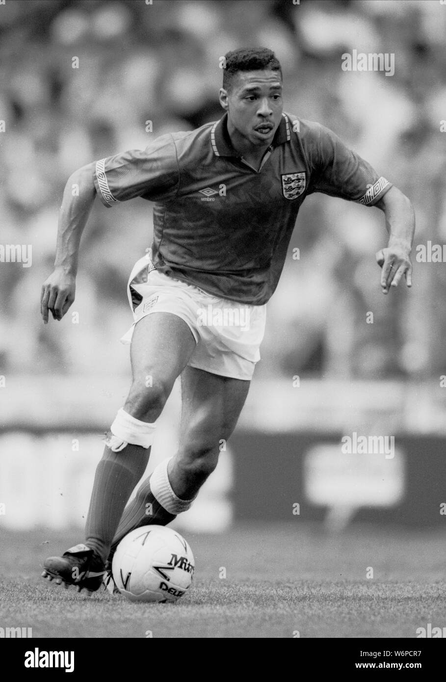 DES WALKER, ENGLAND and NOTTINGHAM FOREST FC, 1991 Stock Photo - Alamy