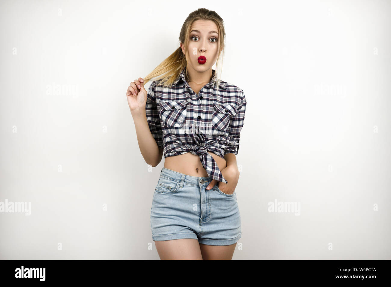 Skinny model advertisement hi-res stock photography and images - Alamy