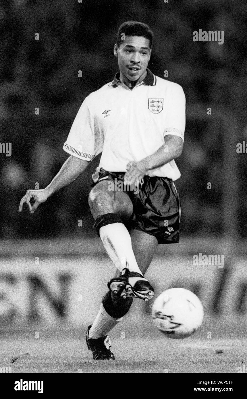 DES WALKER, ENGLAND and NOTTINGHAM FOREST FC, 1991 Stock Photo - Alamy