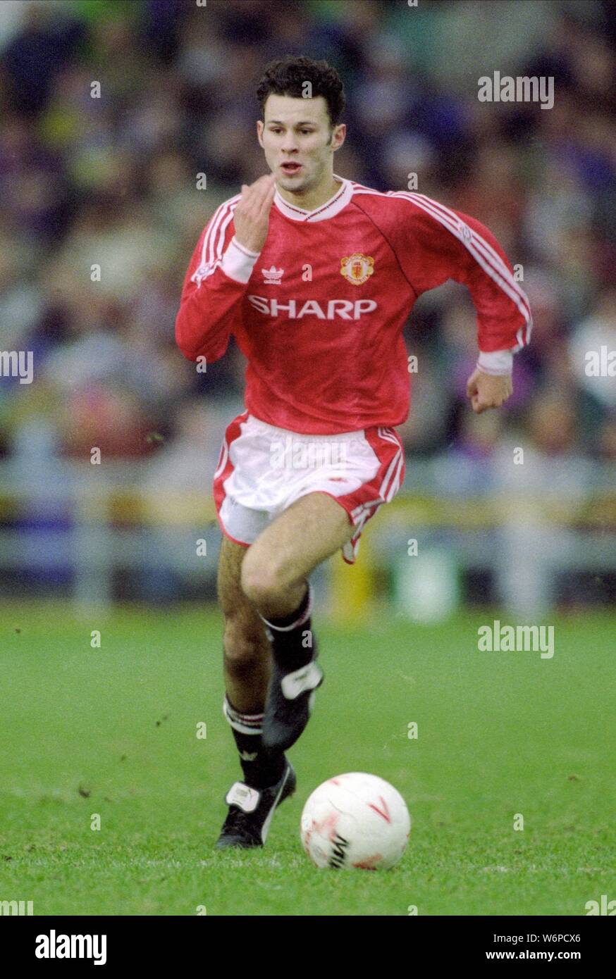 Ryan giggs manchester united 1992 hi-res stock photography and images ...