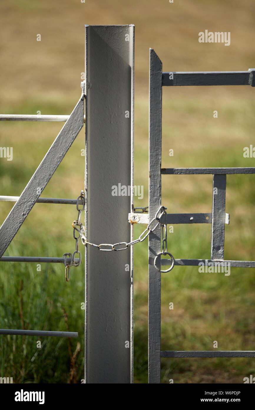 Paddock gate hi-res stock photography and images - Alamy