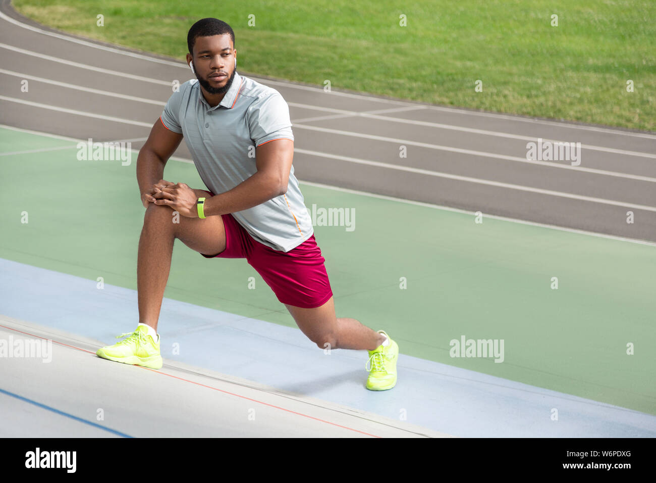 Professional athlete warming up start hi-res stock photography and ...